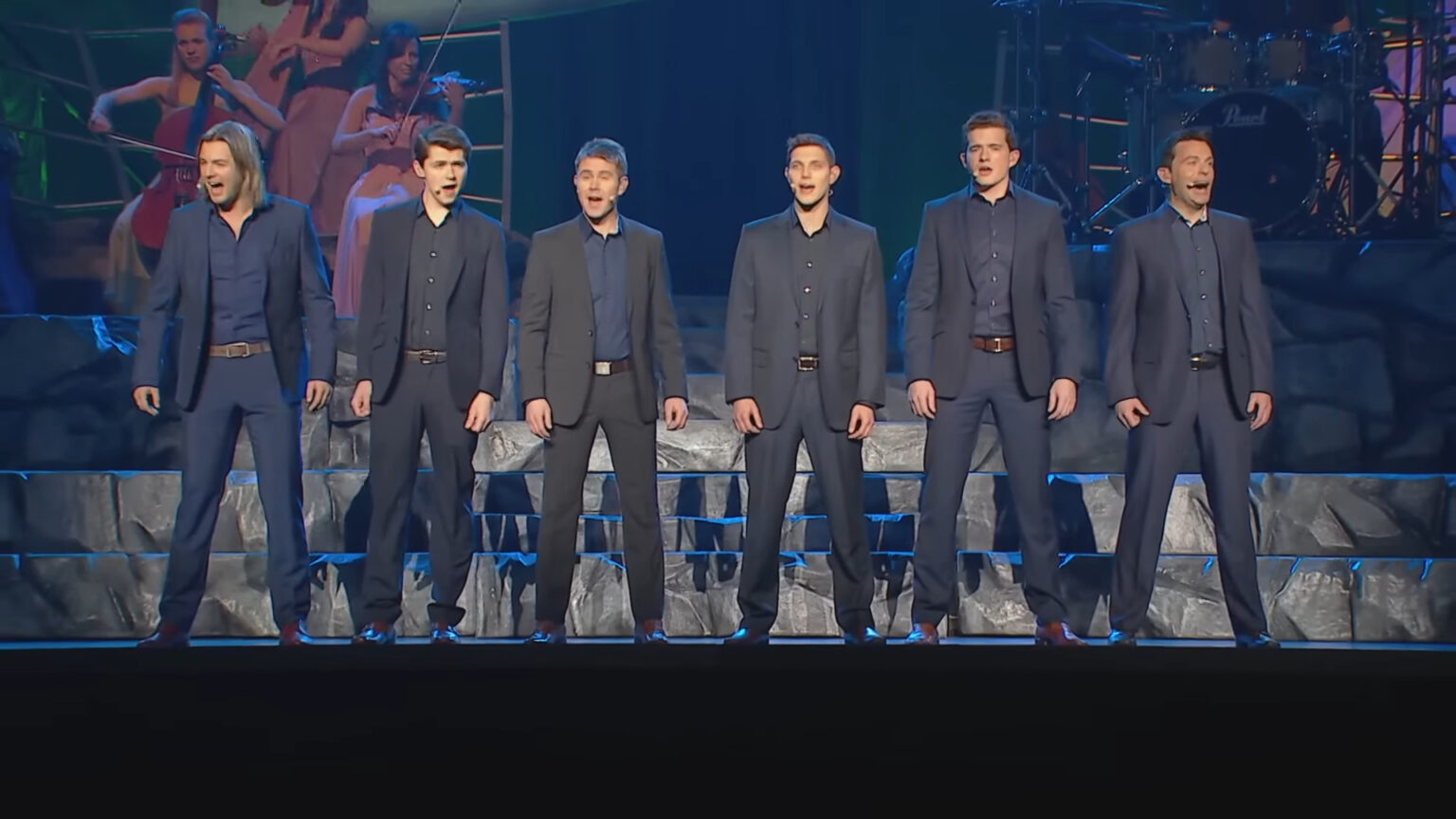 Celtic Thunder Welcomes the New Year With a Beautiful Song About ...